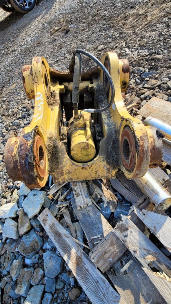 Cat Hydraulic Coupler – Eastern Equipment LLC