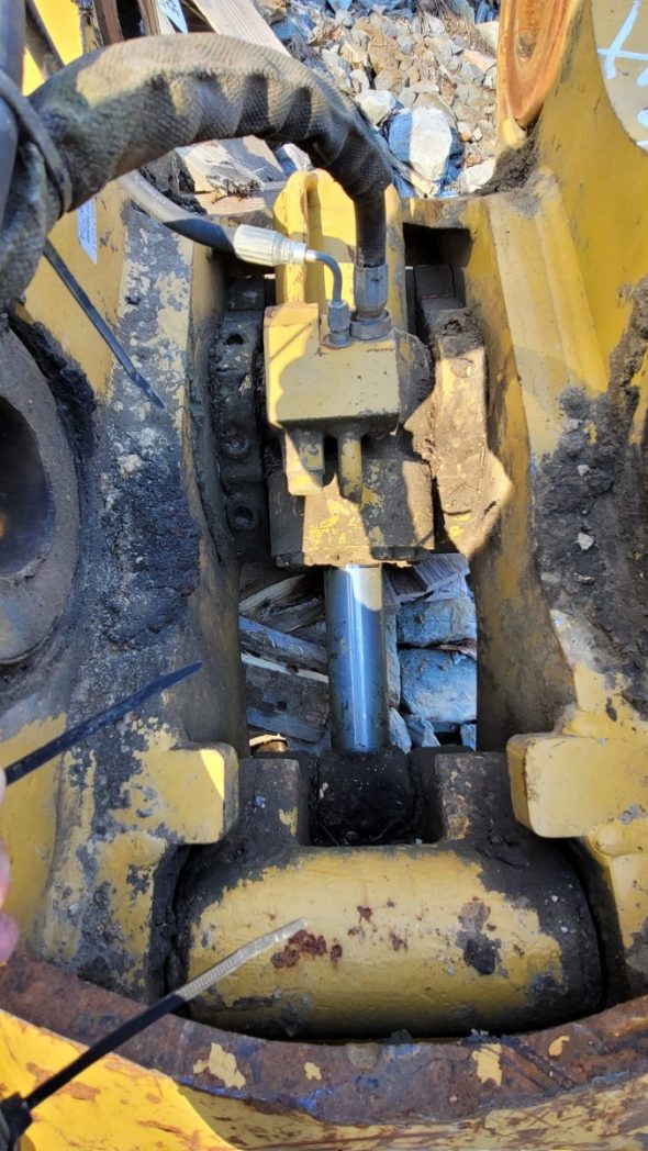 Cat Hydraulic Coupler - Eastern Equipment LLC